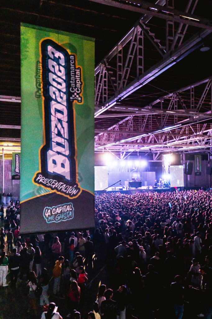 Una multitud en el lanzamiento de la Fiesta de los Buzos 2023 - Municipalidad de SFVC